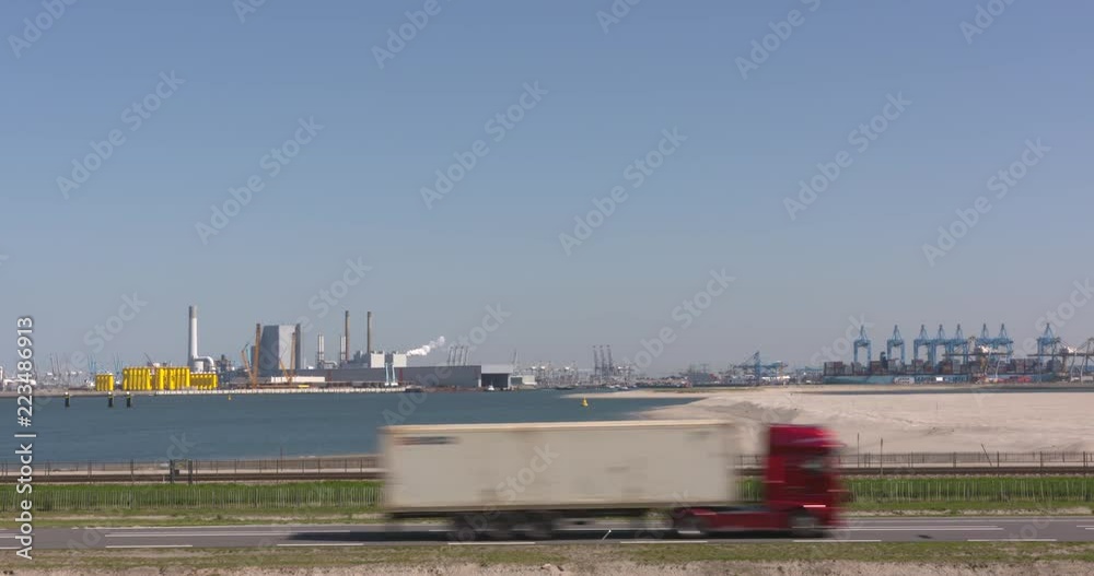 Video „skyline Seaport ROTTERDAM MAASVLAKTE 2 offshore hub, a ...