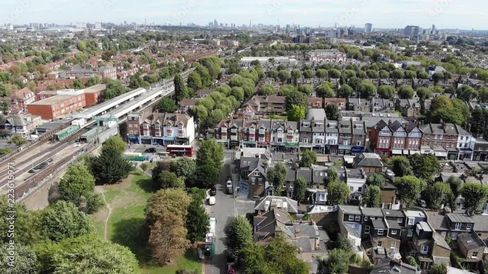 Turnham green and Chiswick suburb area in London Stock ビデオ | Adobe Stock