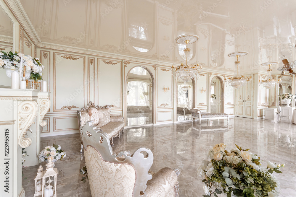 Morning in luxurious light interior in mansion . Bright and clean ...