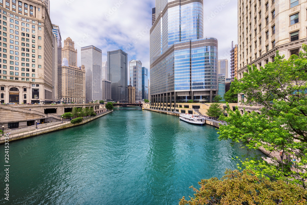 City of Chicago. Image of Chicago downtown and Chicago River with ...