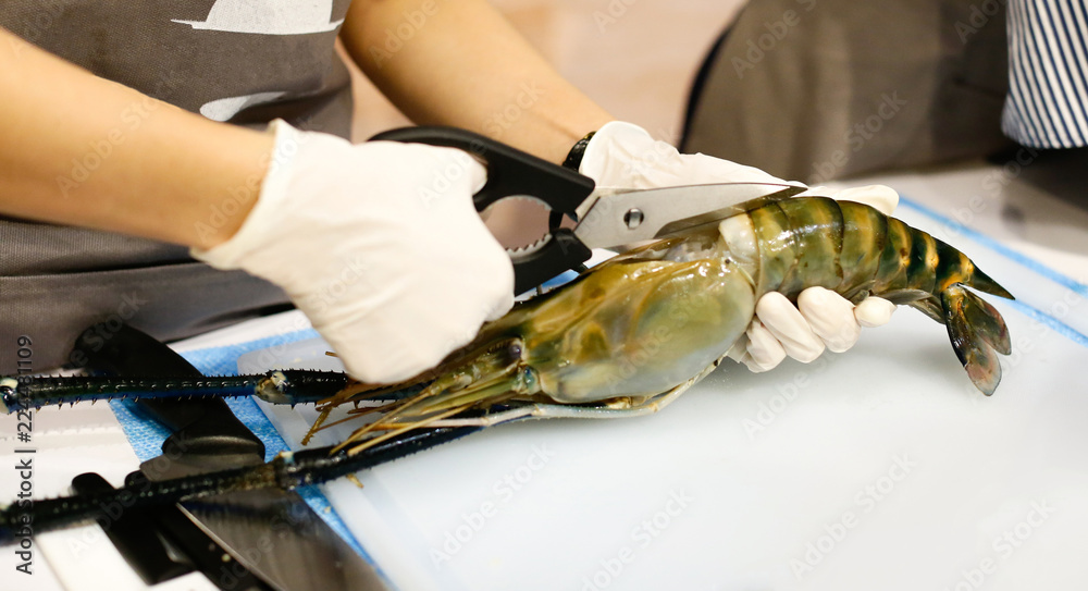 Hand cutting fresh prawn, cutting prawn with scissor Stock Photo ...