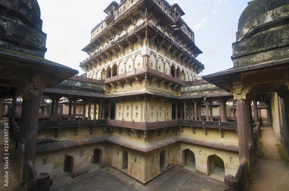 Interior view of Datia Palace. Also known as Bir Singh Palace or Bir ...