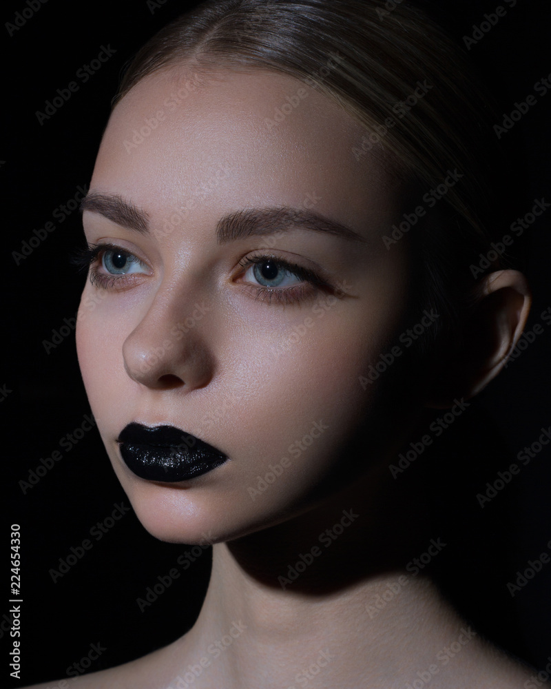 Dark High Fashion Makeup