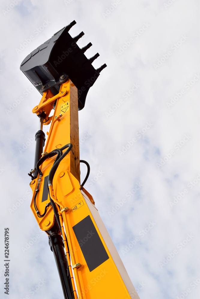 Hydraulic cylinder lifting bucket. Working equipment of a single-bucket ...