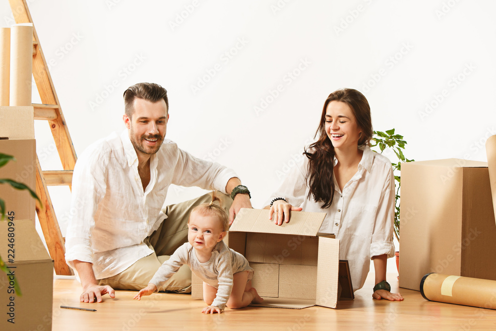 Couple moving to a new home. Happy married people with newborn child ...