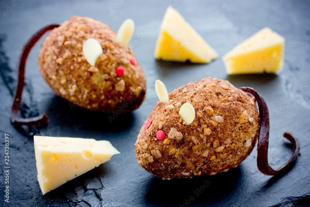 Mice cakes - funny and spooky Halloween dessert idea for kids, edible ...