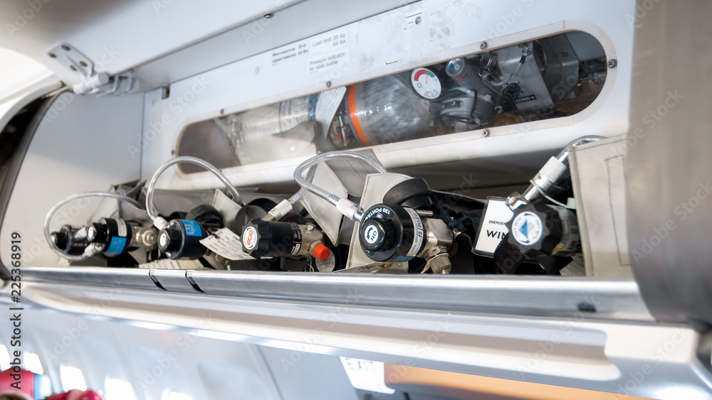 Foto de Closeup image of emergency safety system wuth valves and tubes ...