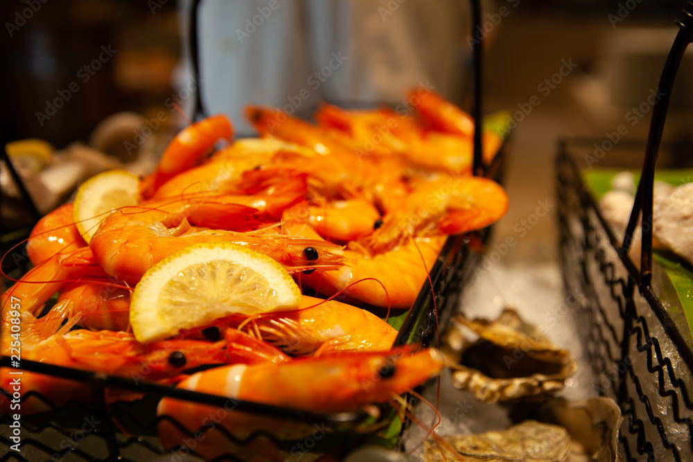 Fresh, juicy and tasty poached banana prawn seafood on ice bed in a ...
