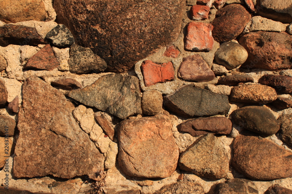 Mittelalterliche Feldsteinmauer an der Jüterboger Liebfrauenkirche foto ...
