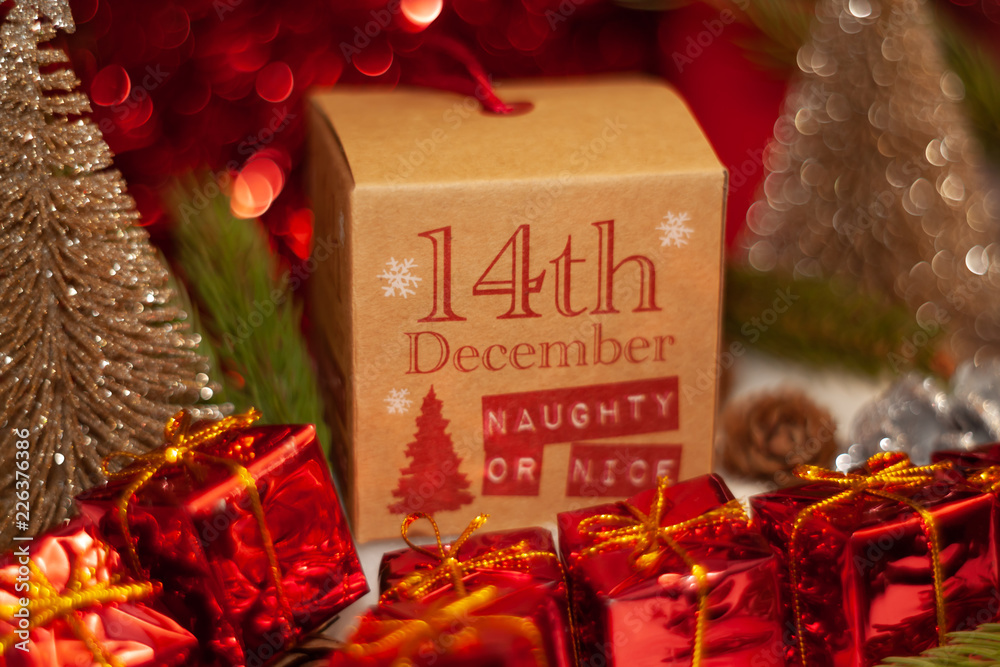 14. Dezember im Advent Weihnachtskalender mit kleinen roten ...