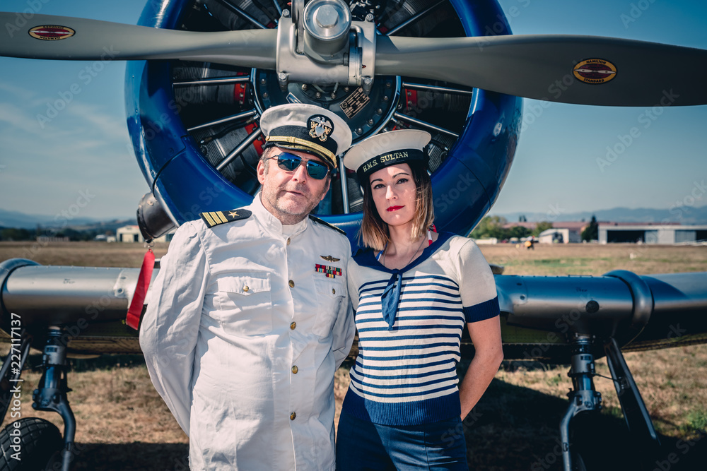 Pinup, militaire et Avion ancien Stock Photo | Adobe Stock
