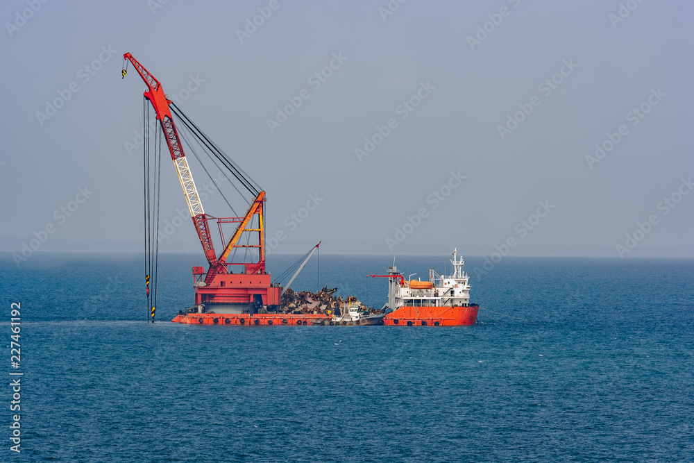 Grab Dredger - revolving crane, fitted with a grab, placed on a hopper ...