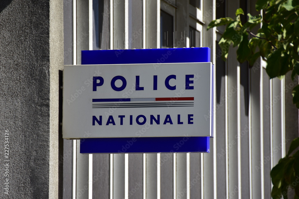 Panneau "Police nationale" écrit en français, France Photos | Adobe Stock
