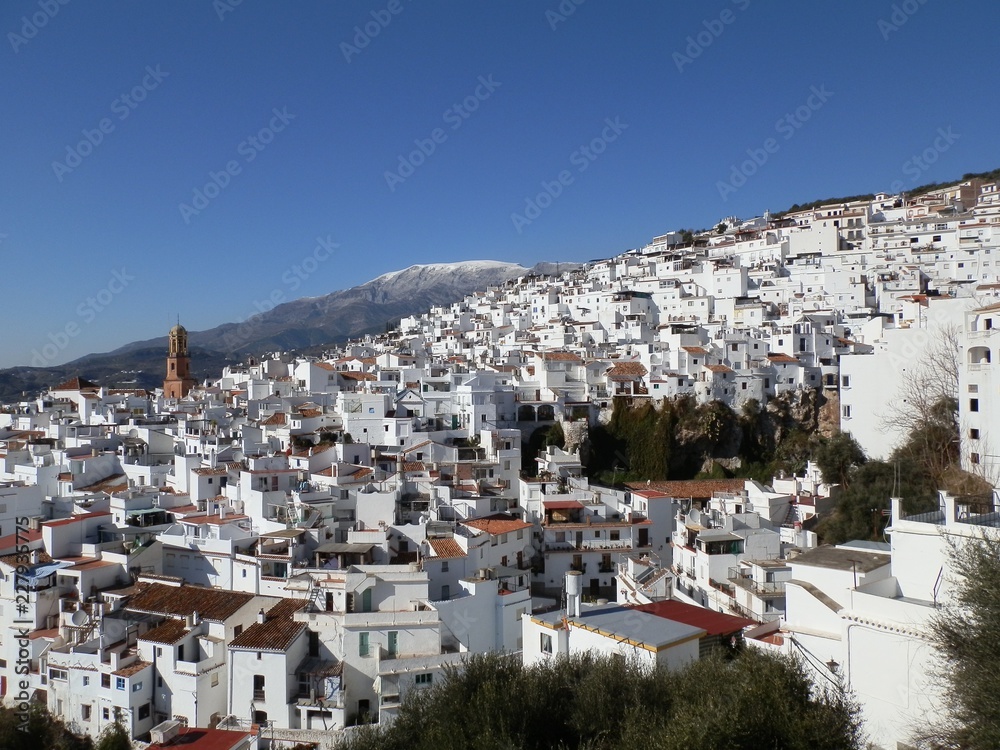 The village of Competa with the mountain La Maroma in the background ...