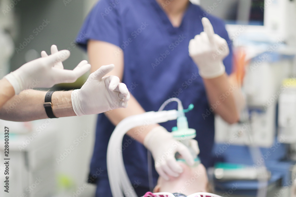 Anesthesiology team introduces the patient into general anesthesia ...
