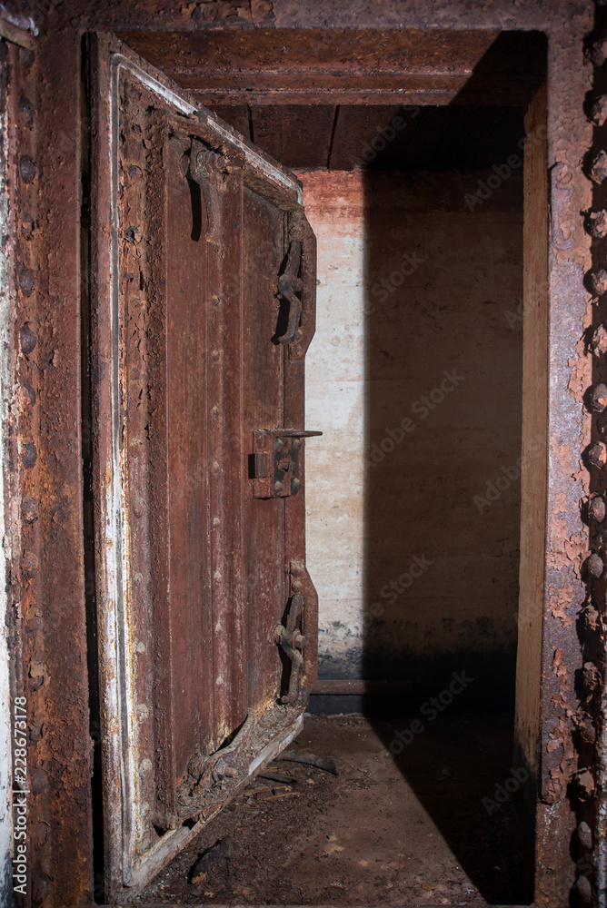 Foto de An abandoned bunker, an old military pillbox, an infantry ...