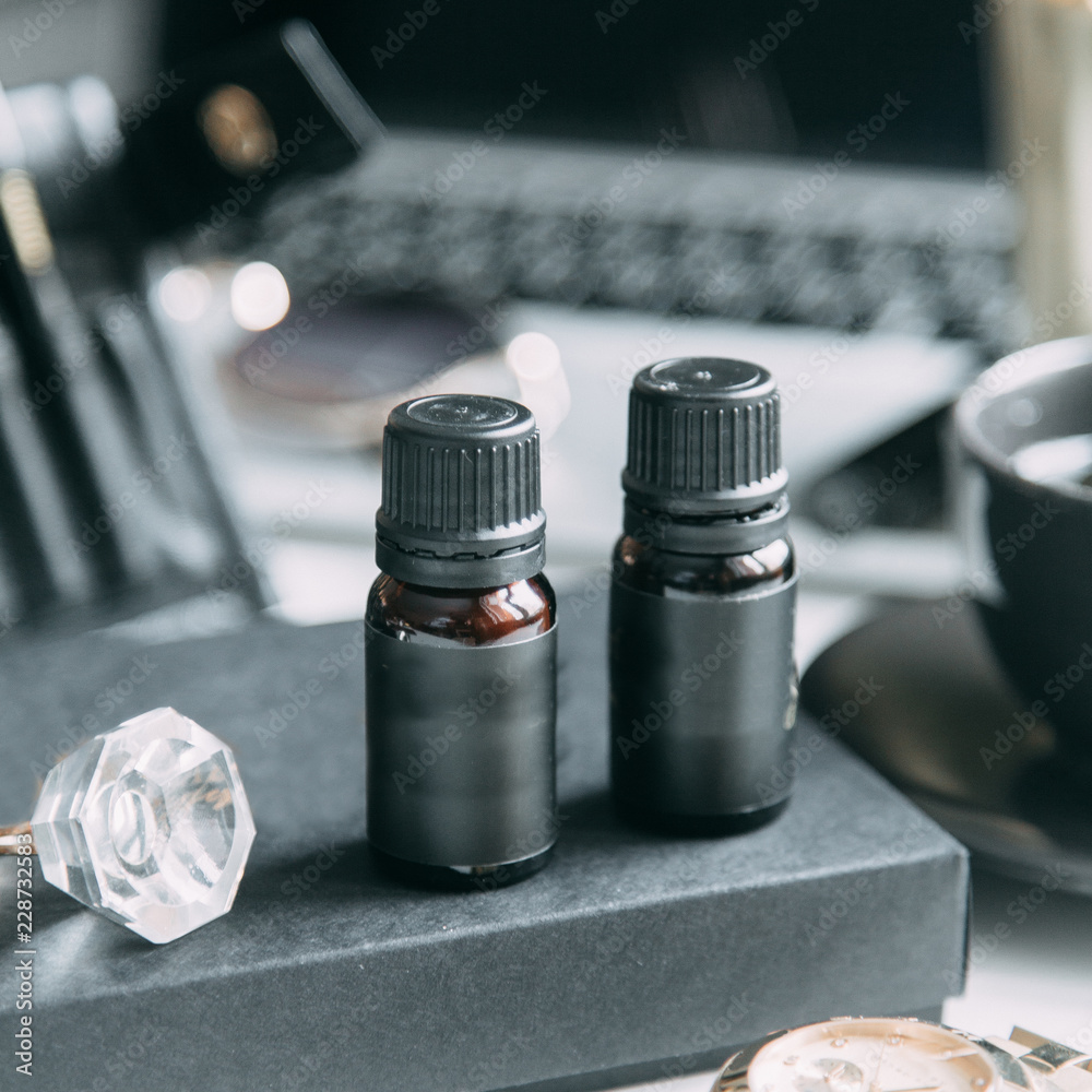 Sets of jars of henna. Tools in hand on white background. Layouts ...