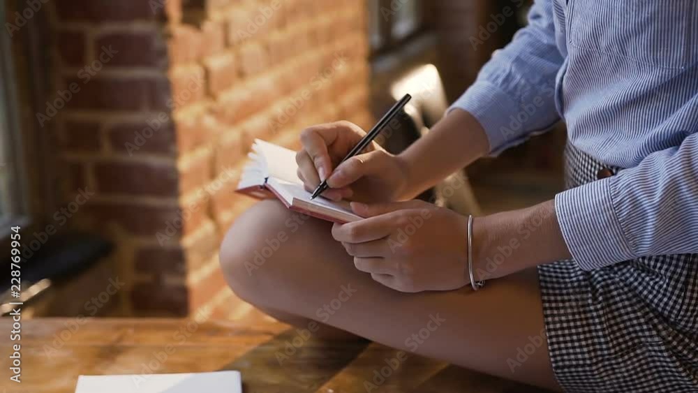 Vidéo Stock Portrait of attractive young woman in glasses making some ...