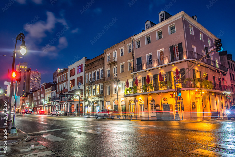 Decatur Street in Downtown New Orleans, Louisiana, USA ภาพถ่ายสต็อก ...