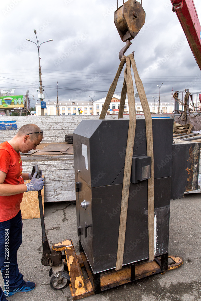 Loading the ATM on the truck. Transportation ATM to manual hydraulic ...