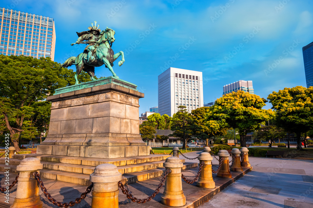 Foto de Statue of the great samurai Kusunoki Masashige, famed Japanese ...