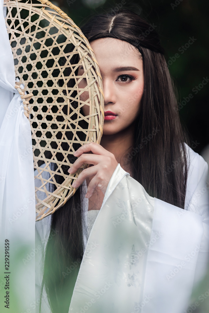 Traditional Beautiful Chinese Women
