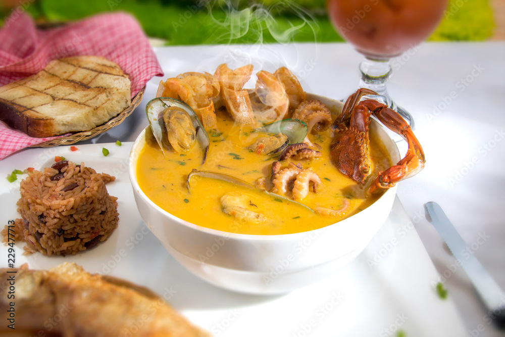 Caldo De Mariscos Guatemalteco