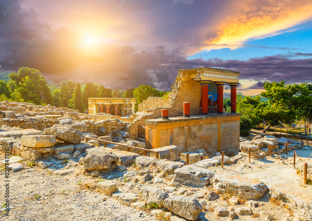Foto de Knossos palace at Crete. Knossos Palace ruins. Heraklion, Crete ...