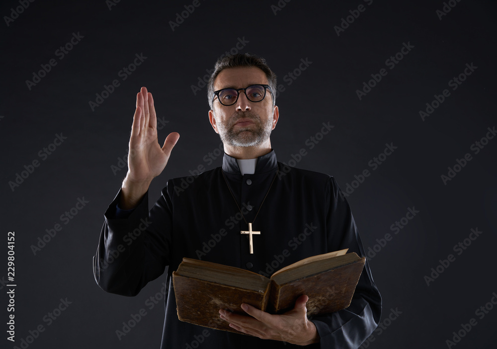 Plagát Priest male blessing hand with holy Bible – Obraz na Stenu ...