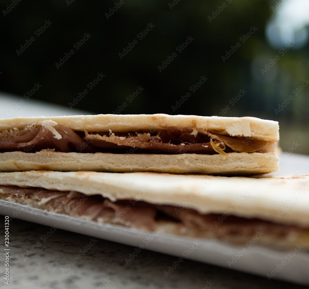 Foto de Fritto misto fried fish close up, in brown paper cone; Italian ...