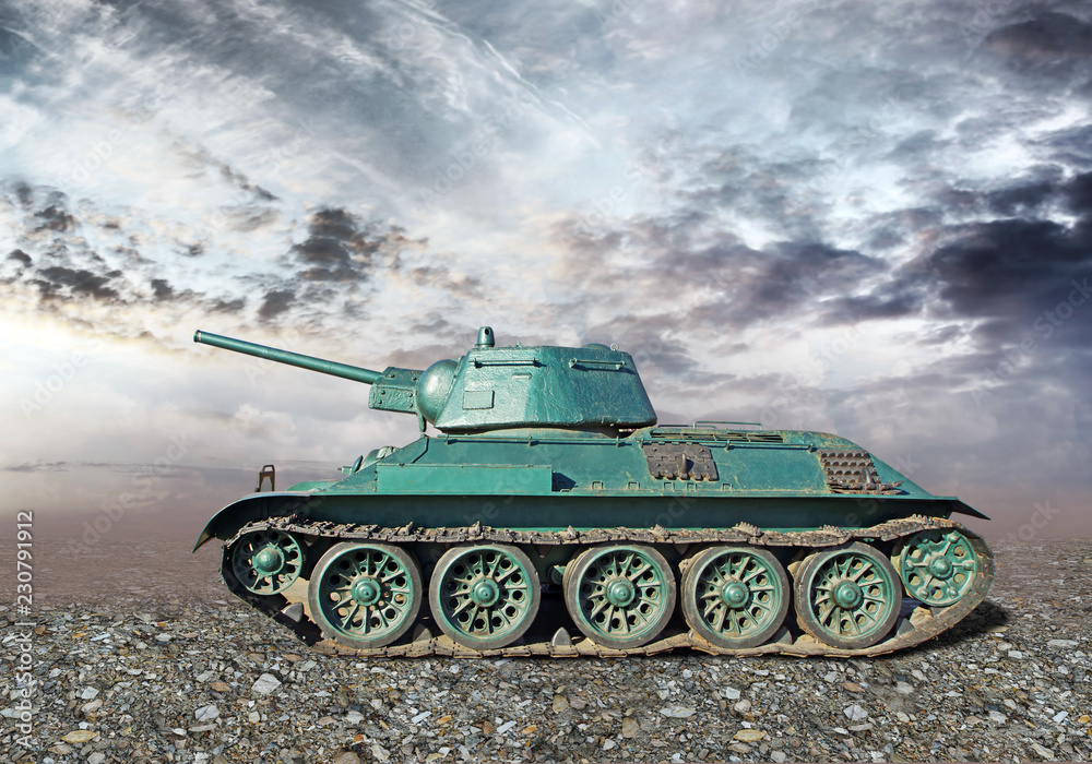 Side view to the old Soviet armored tank from the Second World War T-34 ...