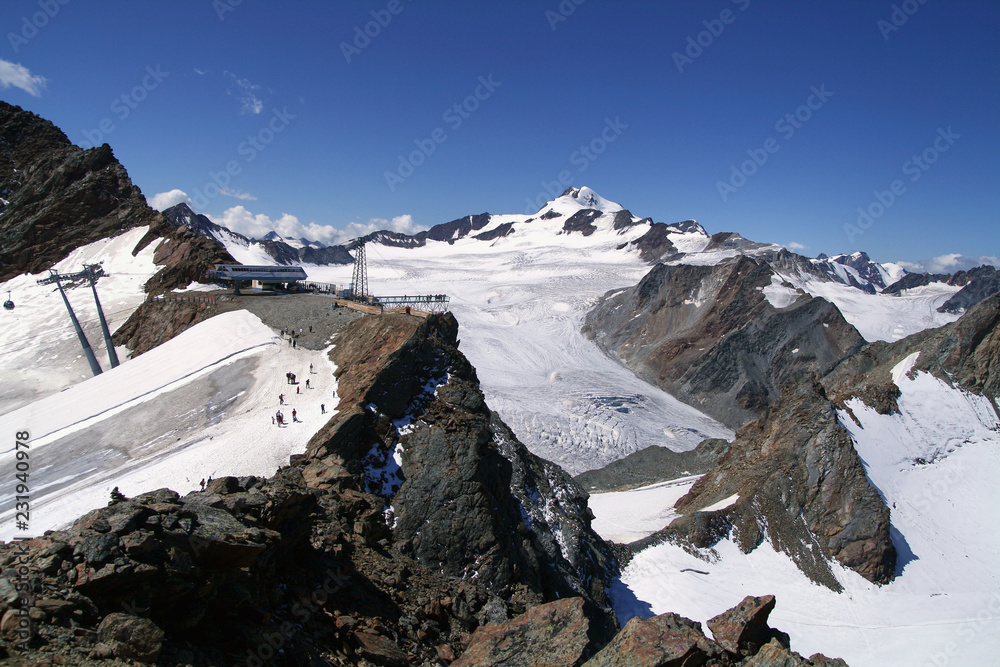 Gletscher und Berge rund um das Ötztal der Tiroler Alpen Stock Photo ...