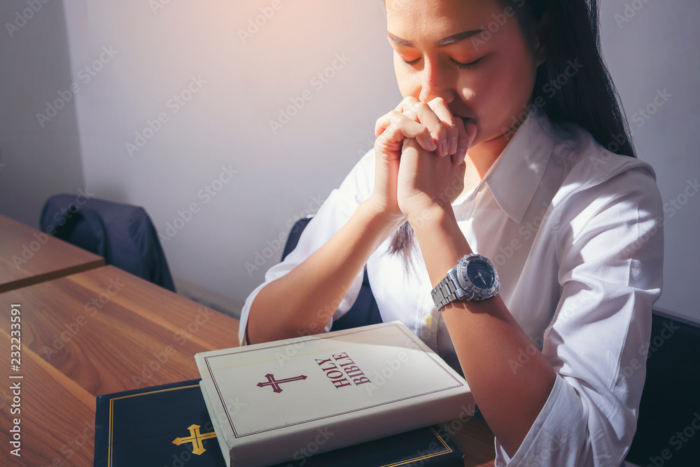 Women Praying With Bible Asian Women Believe In Prayer With God