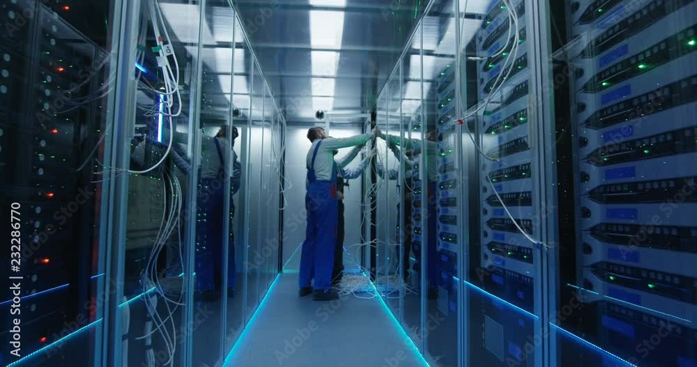 Vidéo Stock Wide movement stabilized shot of two people working in a ...