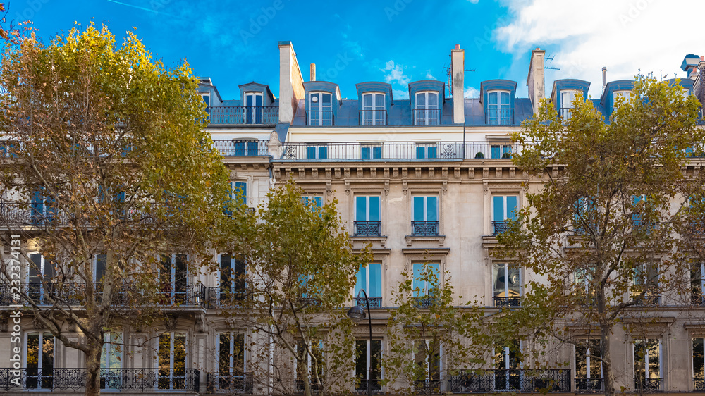 Paris, beautiful buildings, typical parisian facades Stock Photo ...