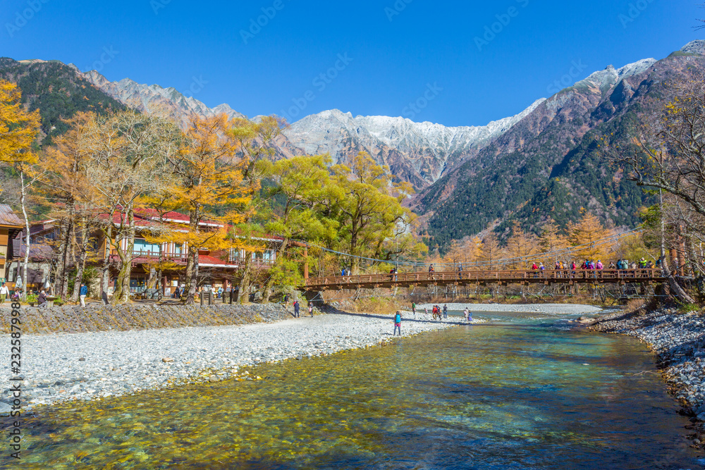 長野県 上高地河童橋の紅葉 Stock Photo | Adobe Stock