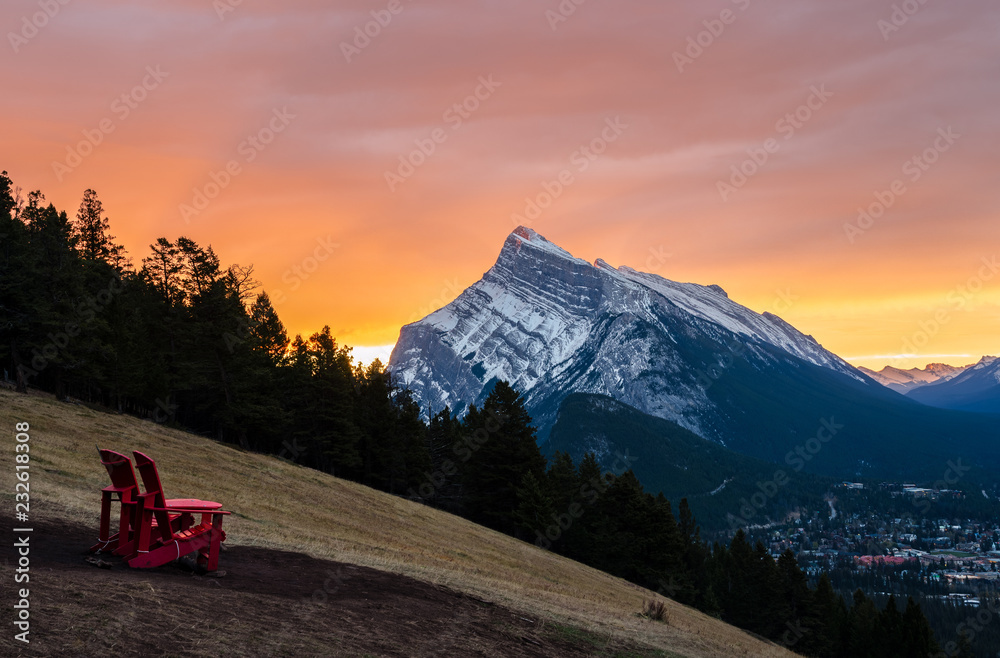 Sunrise view of Mount Rundle in Banff National Park, seen from Norquay ...