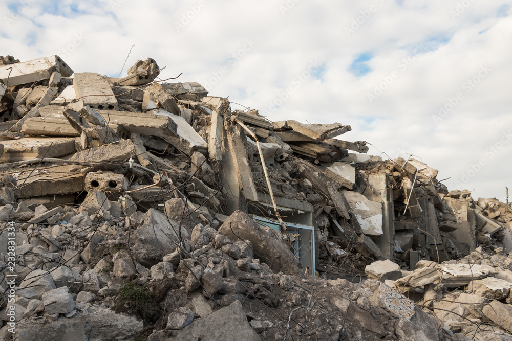 destroyed building - Concrete debris from destroyed building Stock ...