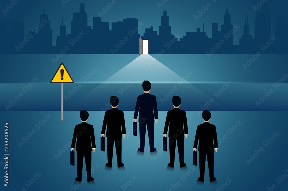 Businessmen standing There is a gap between the paths. Go to the door ...