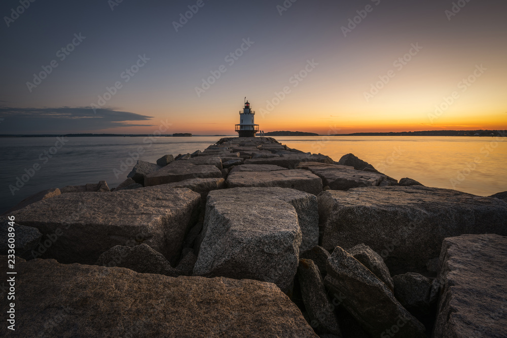 Jetty leading out to Spring Point Ledge Lighthouse in South Portland ...