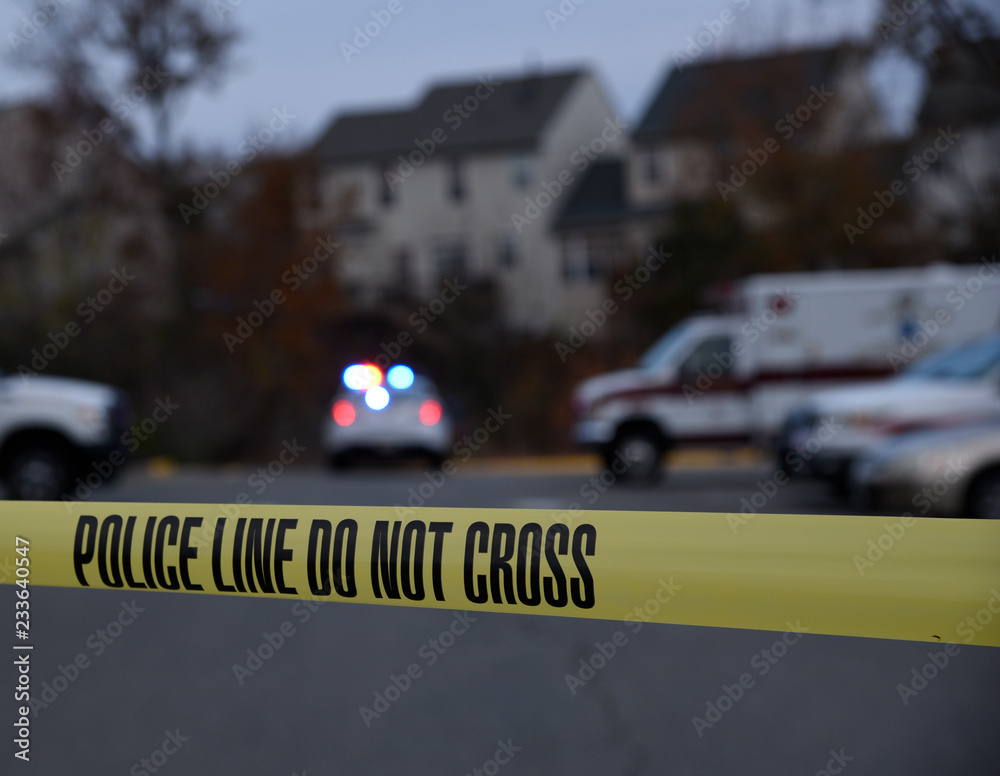 Stockfoto Police Line. Area blocked off as a crime scene. | Adobe Stock
