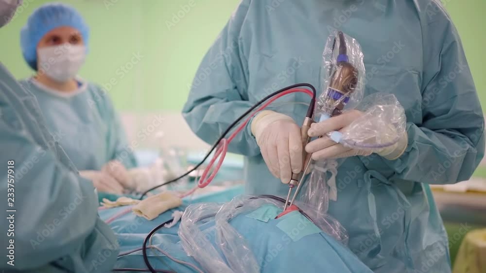 Vidéo Stock doctor is inputting long tools and cameras inside a nasal ...