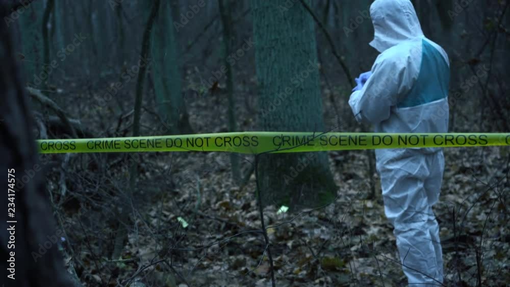 Vidéo Stock Forensic science expert alone at crime scene, collecting ...
