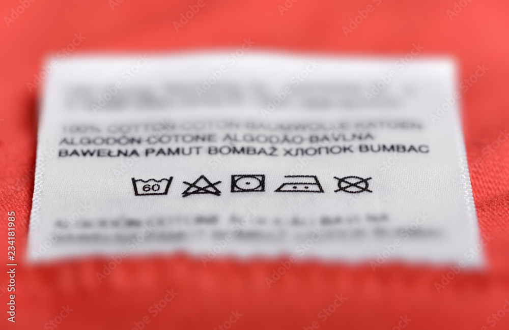 Waschanleitung mit Pflege Symbolen Wäsche Stock Photo | Adobe Stock