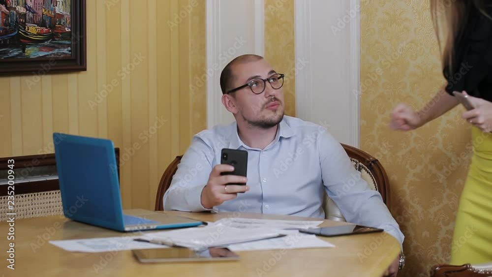 Assistant seduces boss in the office. The Secretary tries to seduce his ...