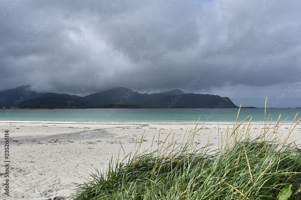 Lofoten, Ramberg, Strand, Sandstrand, Steg, Treppe, Gras, Böschung ...