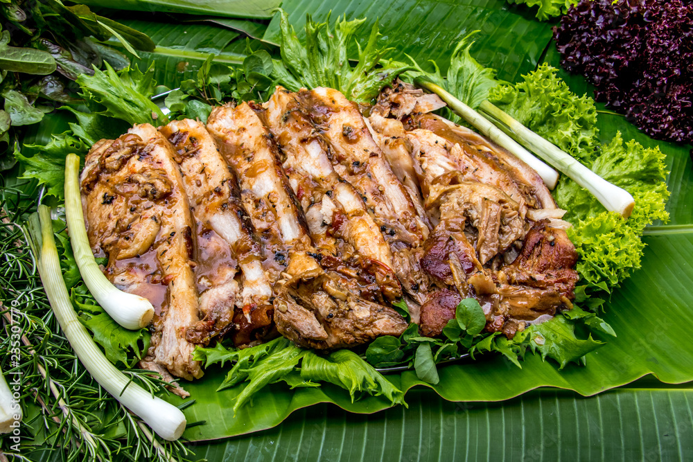 Rôti de porc Rôti de porc à la Réunion Stock Photo | Adobe Stock