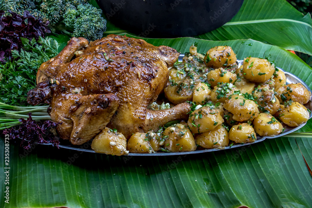 Poulet rôti Poulet rôti à l'île de la Réunion Stock-Foto | Adobe Stock