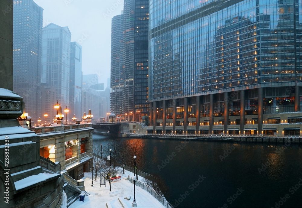 Beautiful winter night in Chicago. Chicago downtown cityscape and ...