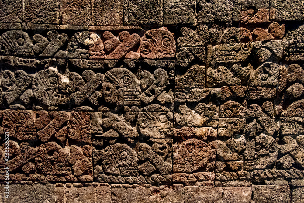 muros de piedra con graficos mayas, culturas mexicanas Stock Photo ...